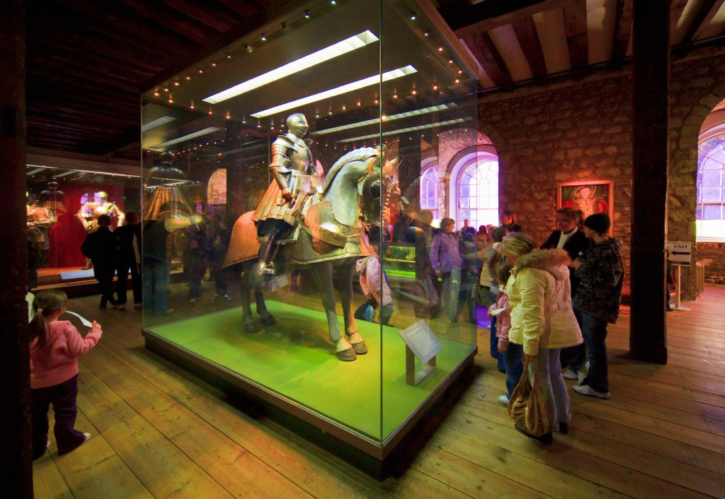 LONDRA 08 Tower of London interior - Luoghi di Interesse